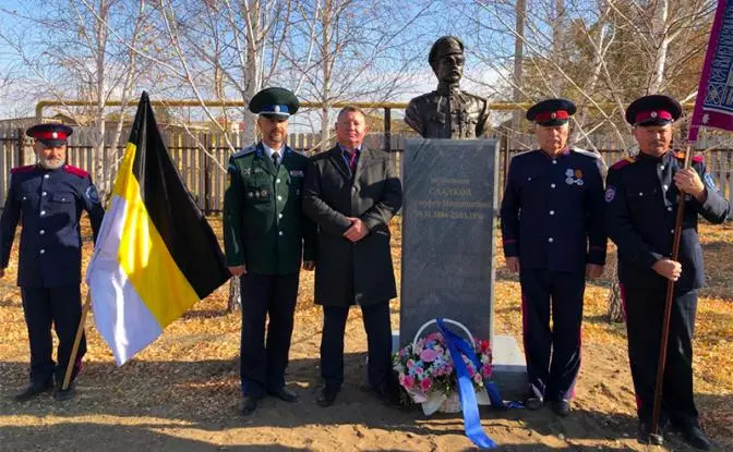 Chapaev deui nganggo gelut bodas