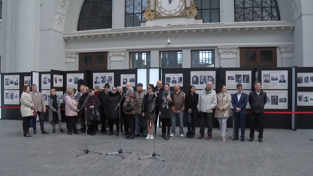 Värmehistoria: En bildutställning på sovjetiska befälhavarens familjer öppnade vid Kiev och Leningrad-stationen