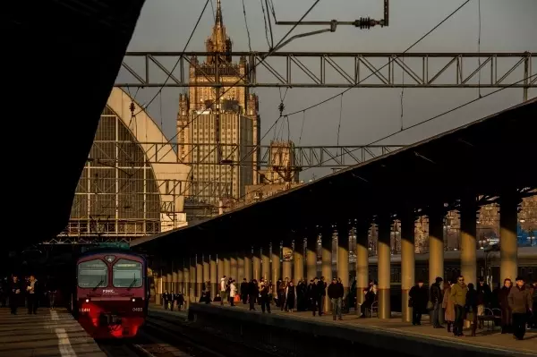 In OP, ondersteunde het idee van roepstations ter ere van beroemde personen na de luchthavens