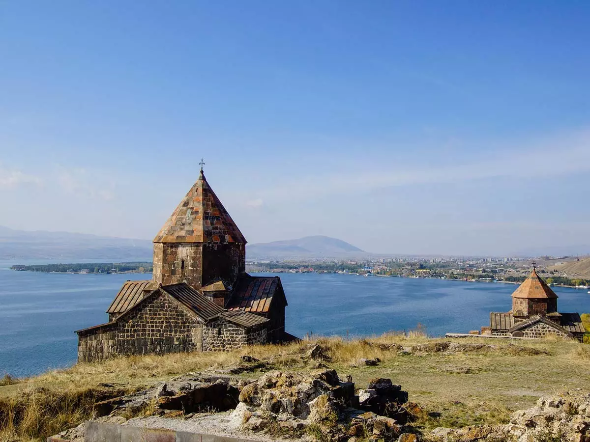 Mũ phụ nữ, Gata và Infinite Lake Sevan: Hướng dẫn cho Armenia ngon và khỏe mạnh