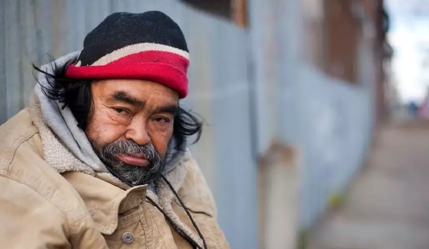 En hostales en lugar de turistas ofrecen resolver sin hogar.