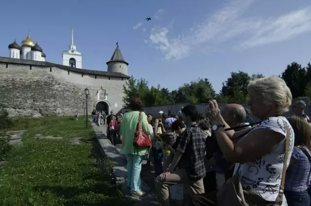 100 rubles आहेत. PSKOV स्पा संग्रह ओळखू शकता