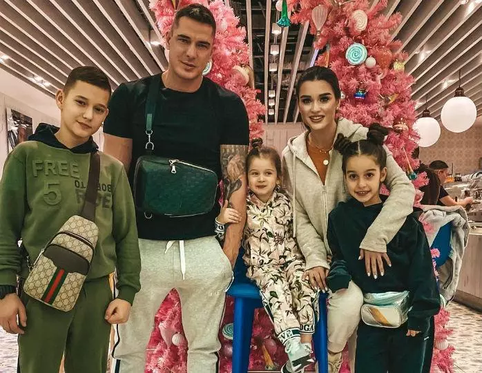 V hotelu Helicopter: Ksenia Borodina je prišla s svojim možem in korakom v Turčijo