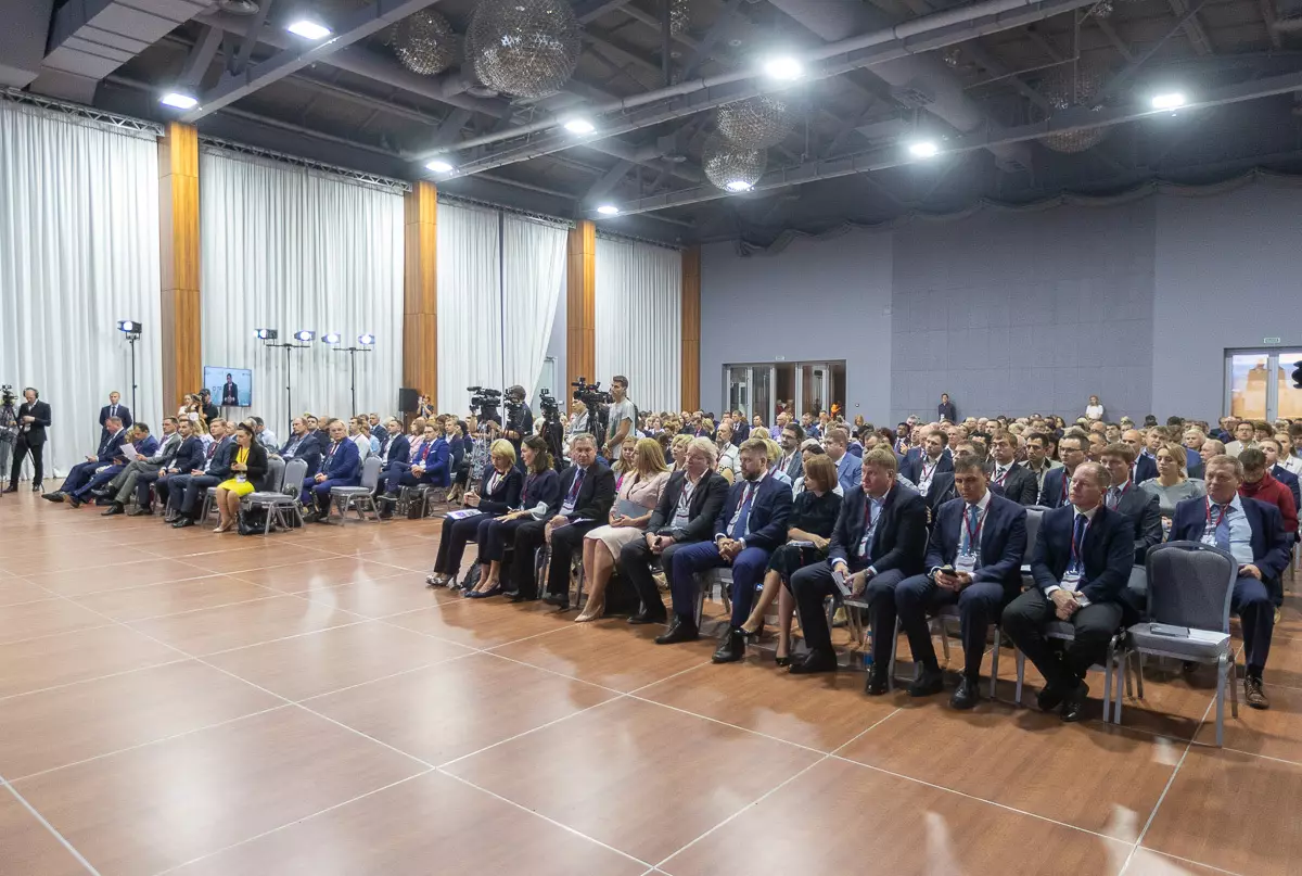 A sesión de aniversario do Foro Económico Internacional de San Petersburgo tivo lugar en PSKOV