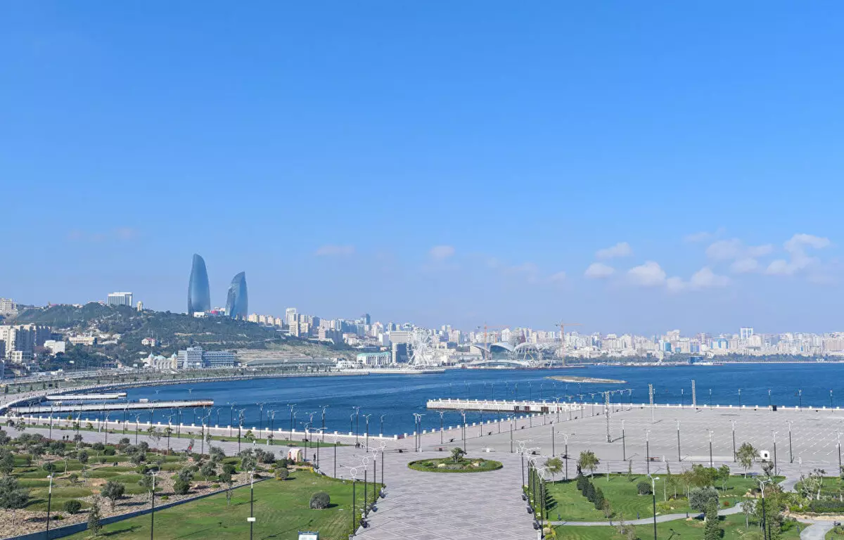 Tìm kiếm nhiệt Muscovites bay đến Baku