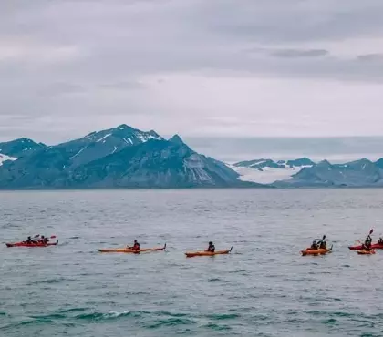 Chelyabinets წავა Spitsbergen Archipelago to გაუხსნის მარშრუტი Kayaks in Arctic Ocean