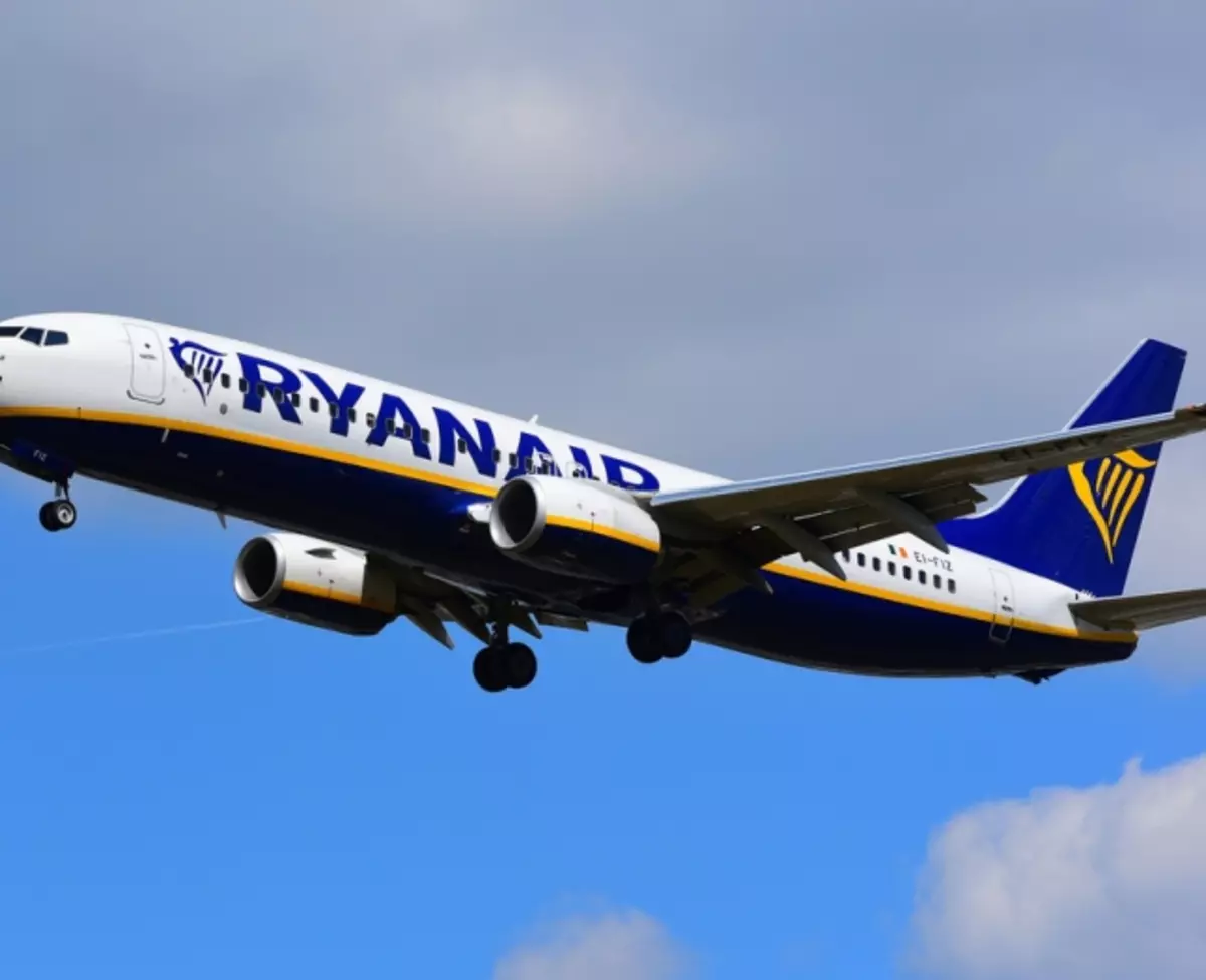 Ryanair-Passagiere liefern Busse von St. Petersburg nach Lappeenranta