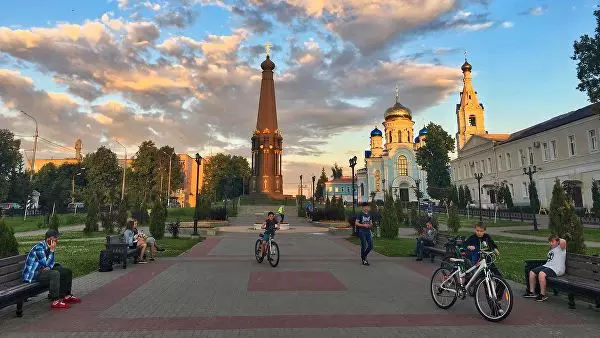 રશિયાના નાના શહેરો વિદેશી દ્વારા સુયોજિત કરવામાં આવે છે - મગર, કેવિઅર અને ઝીંગા