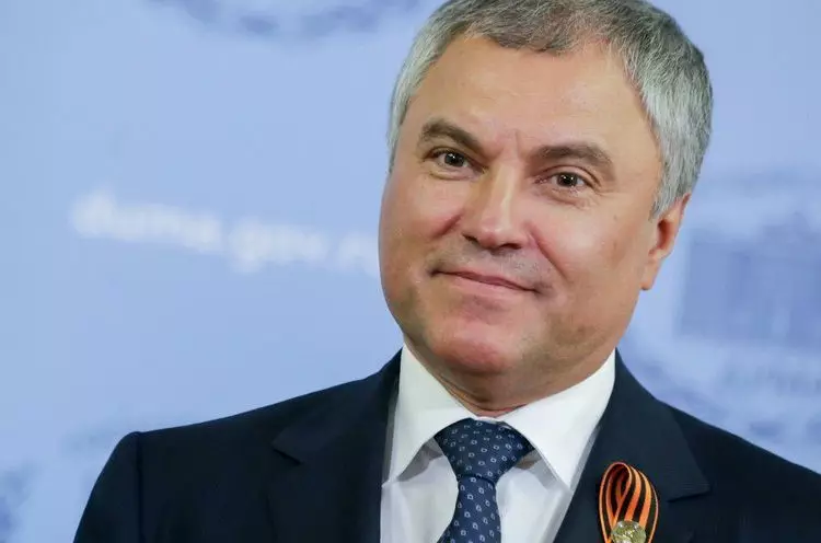 Volodin ordonis lui strandon sur nova riverado en junio 2021