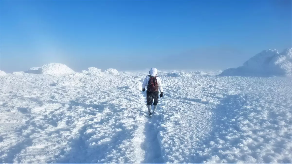 Touristique, après avoir rencontré avec qui les filles ont été perdues dans les montagnes, expliqua qu'il pouvait conduire à une tragédie