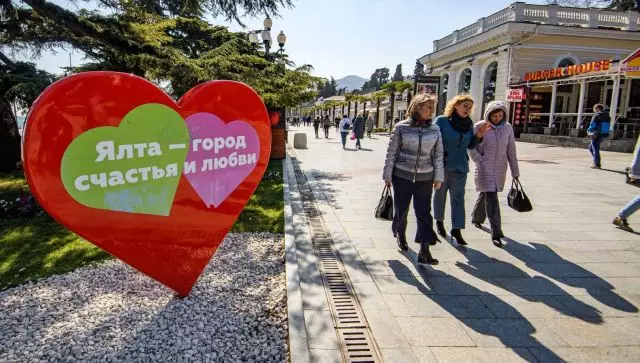 Karê Twin û Baxçeyê: Yalta salvegera 183emîn a bajêr pîroz dike - Vîdyo