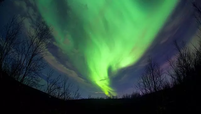 Dalxiisayaasha ku sugan gobolka Murmansk waxaa lagu xiray nalalka waqooyiga iyo boobka barafka