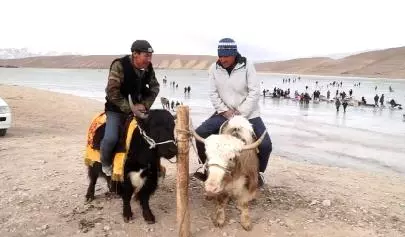 Kırgızistan'daki Glacier Gölü turistik bir cazibe oldu