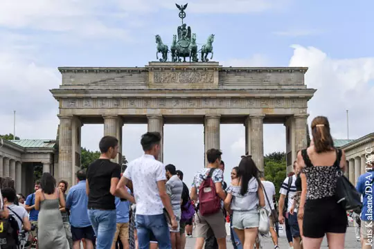 德國專家向俄羅斯遊客解釋了德國的非金夫公民