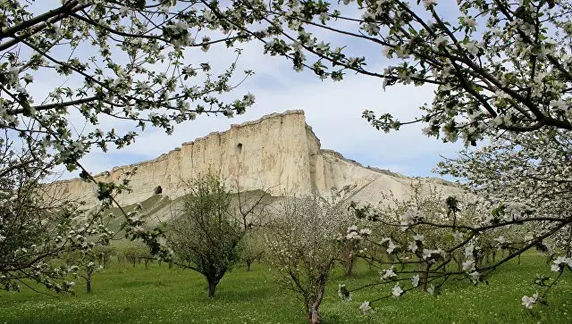 På Krim spredte de tre ringe i turisternes bjerge