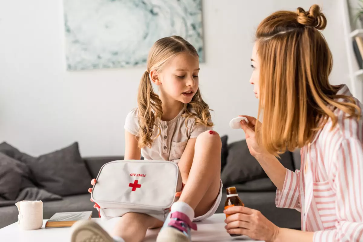 Les médecins ont dit comment collecter une trousse d'aide à la vacances