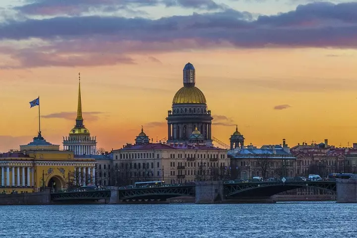 Les 10 millors ciutats populars de Rússia per a la recreació al maig de vacances