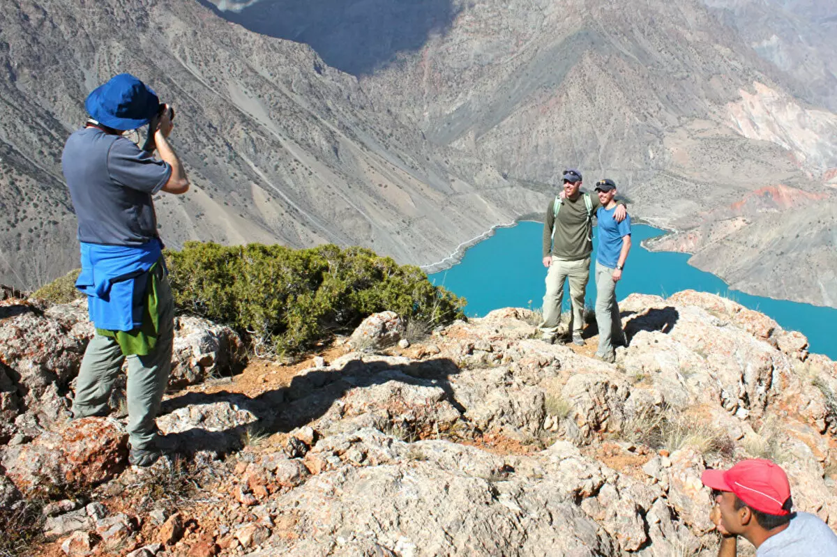 Wat foarkomt Tajikistan om hûnderten dollars te krijen fan toerisme