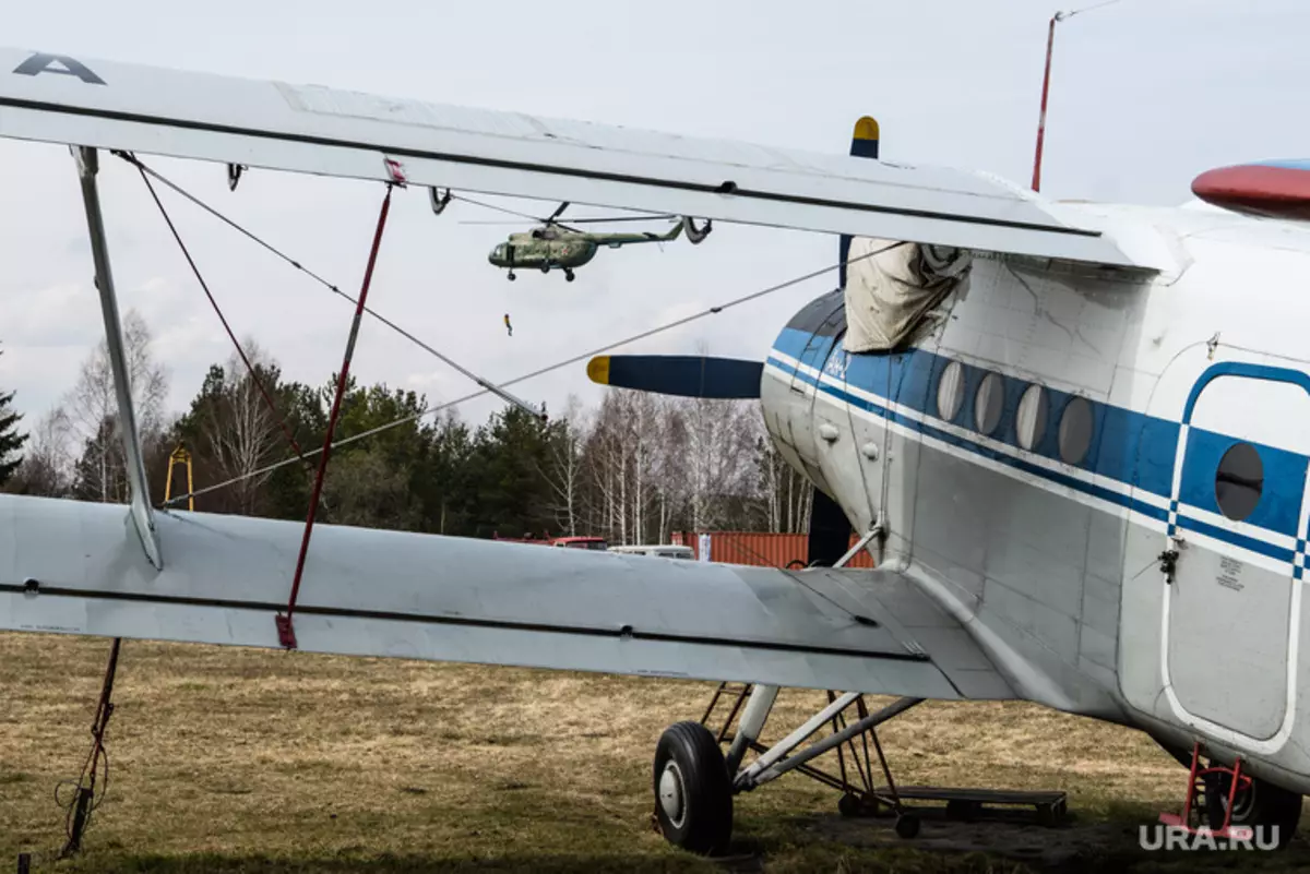 飛行機はリモートチューマの集落への飛行を始めます