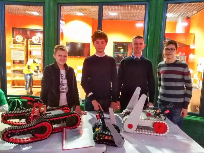 Dicipta oleh Muda Anapchain Robot Supper memenangi pameran serantau (+ foto)