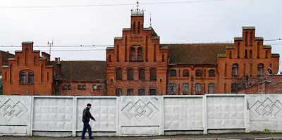 Tapiau Kasteel. Middeleeuse fresco's, kolonie vir gevangenes en 'n ooplugmuseum