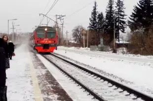 Trem turístico em Sheregesh chamado 