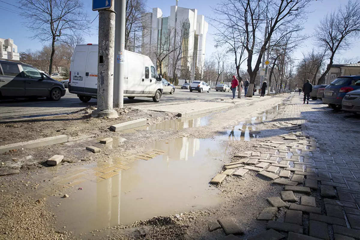 Moldowa syýahatçynyň gözleri bilen: CHISINAU-e serediň we ... hemişelik gaçmak