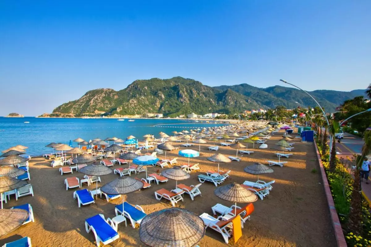 Marmaris chống lại Kemer: nơi nghỉ ngơi tốt hơn vào mùa hè năm 2019 này