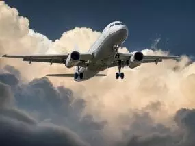 A kormány azt javasolta, hogy a légiközlekedési ágazat támogatja a programot