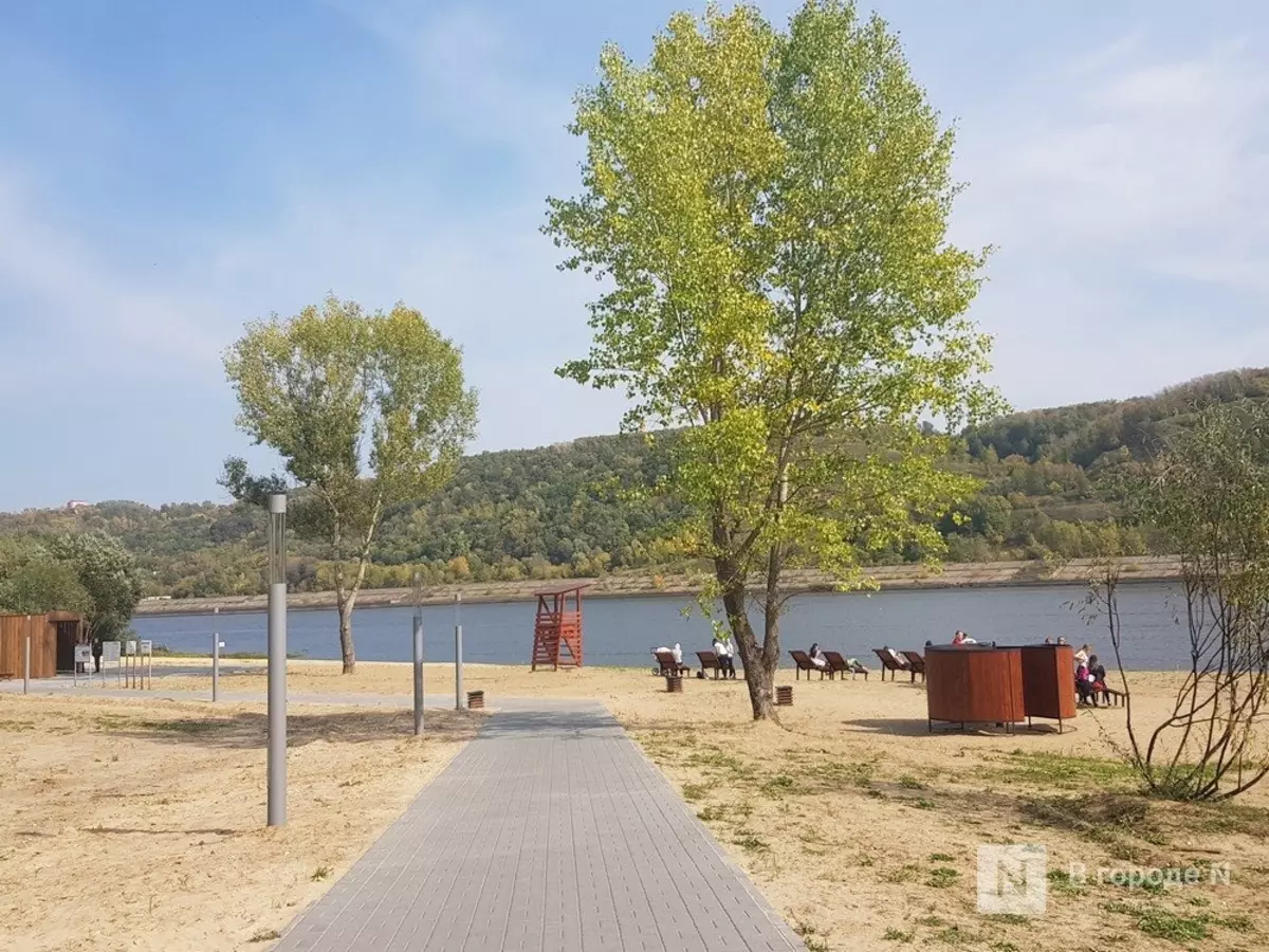 Nizhny Novgorod Beach em Zatan 25 Outubro se transformou em um aterro