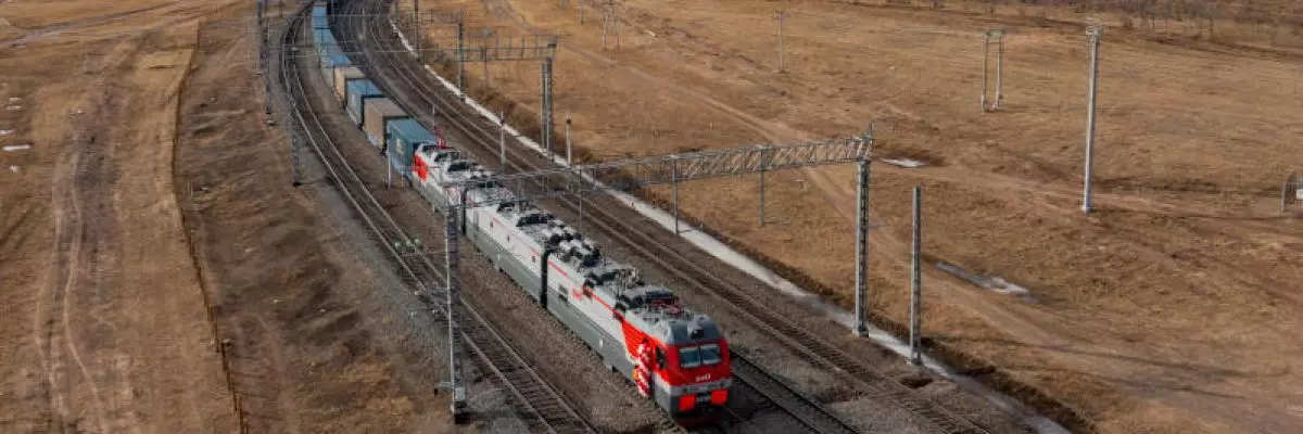 Cargo Transportation auf der Strecke China-Europe wird nach dem Notfall in Suez Channel eingeschlossen