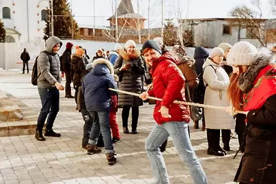 Gwahoddwyd preswylwyr rhanbarth Moscow i ffeiriau a chyngherddau yn y parciau i anrhydeddu Maslenitsa