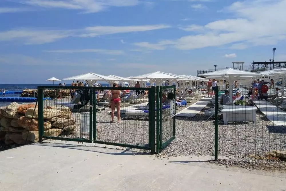 À Sébastopol, la nouvelle plage a été fermée pour les citoyens