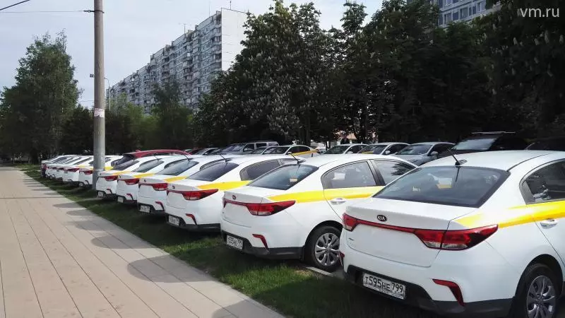 Taksometra vadītājs no Maskavas ieņēma 16 tūkstošus rubļu no ārzemnieka ceļojumam