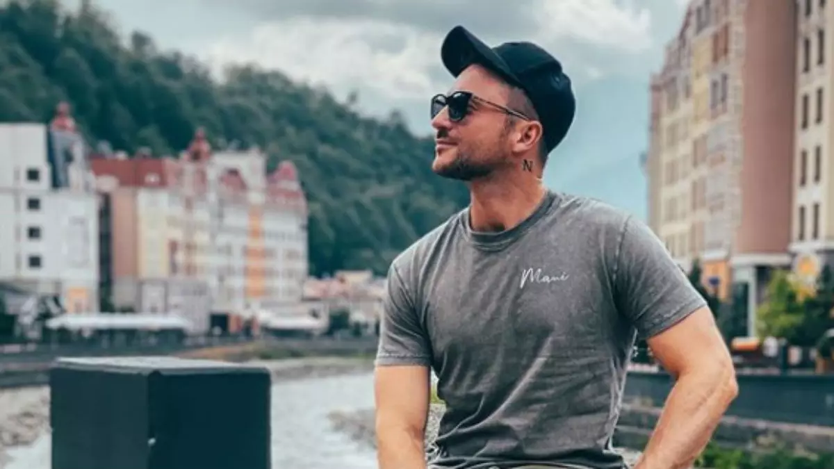 Lazarev ao amin'ny orinasa Blonde dia nankalaza ny fitsingerenan'ny andro nahaterahan'i Malinovsky