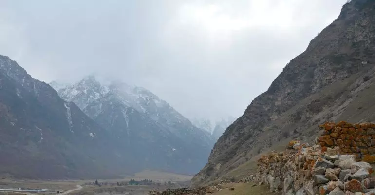 Dak li jattira turisti cherk-Balkarsky Gorge f'Kabardino-Balkaria