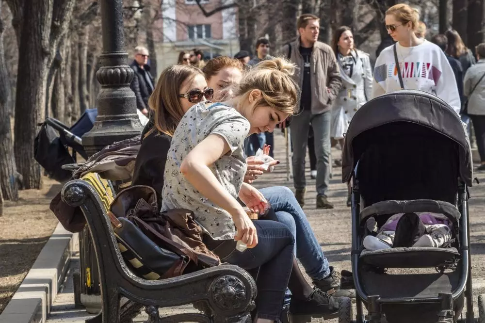 En Russie, le taux de mortalité infantile dans l'ensemble des antécédents du pays diminuait