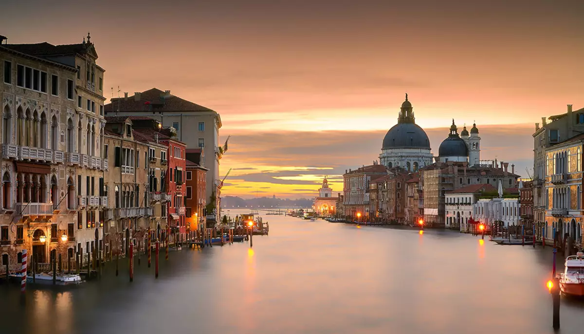 Residents of Venice complain about the lack of tourists after the november flood