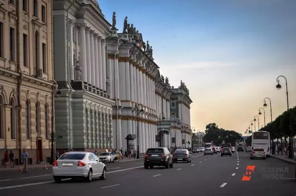 Москва и Санкт Петербург от май ще започнат да споделят туристи