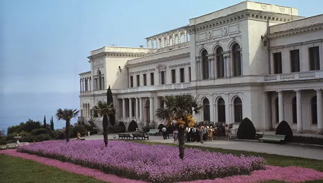 A hundreds of Bernstein's Palace were transferred to the Livadia Palace