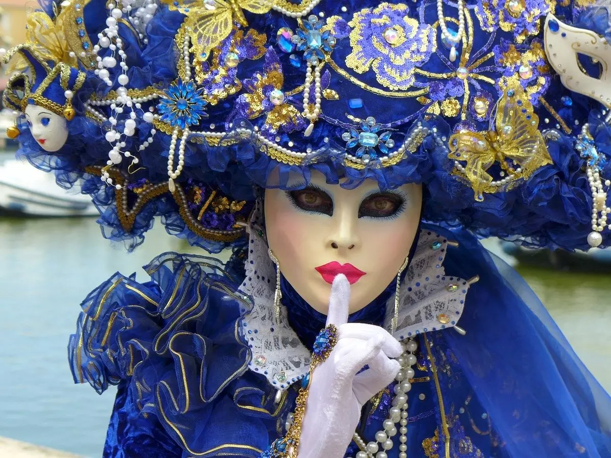 Carnival ku Venice imabweretsa zotayika kwa okonza