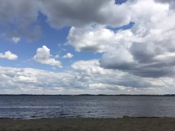 La batteria è vietata: le palline nere appariranno su 10 spiagge della regione Samara