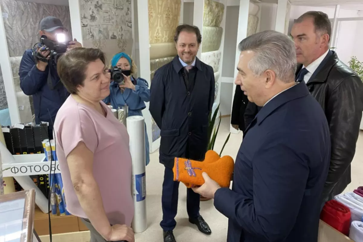 L'imprenditore yalutorovsky come parte di una grande delegazione ha visitato Golyunovo