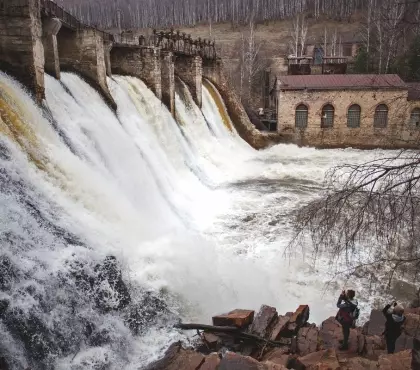 ಚೆಲೀಬಿನ್ಸ್ಕ್ನಲ್ಲಿ, ಗ್ರೆಸ್ 