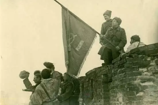 Novgorod obyvatelia oslavujú oslobodenie mesta z nemecko-fašistických útočníkov