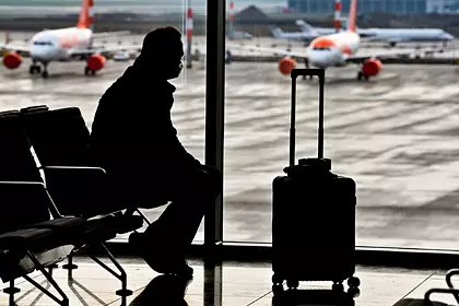 Um trabalhador do aeroporto deu ao Conselho para os passageiros insatisfeitos