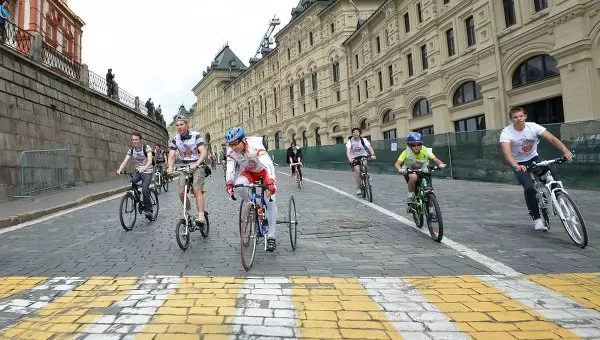 Touristen aus der Schweiz gehen 80 Tage lang in den Russland auf Fahrrädern