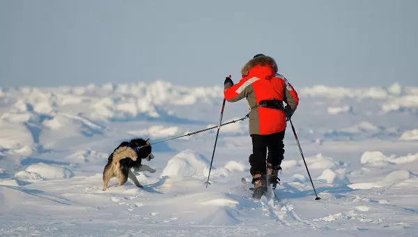 المسافر وحده اندلاع Yamal إلى Sakhalin