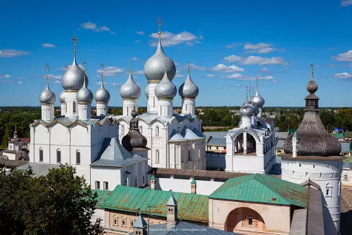 I-Rostov kremlin ivuliwe kwiindwendwe zeendwendwe