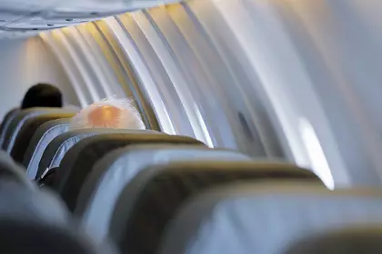 Наречени най-опасните места в самолета в пандемия